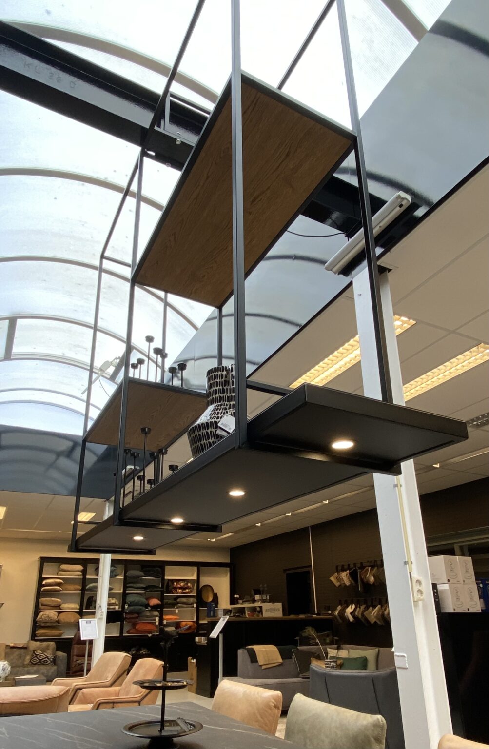 Rek boven tafel met verlichting - Model Johan - Lichtstaal