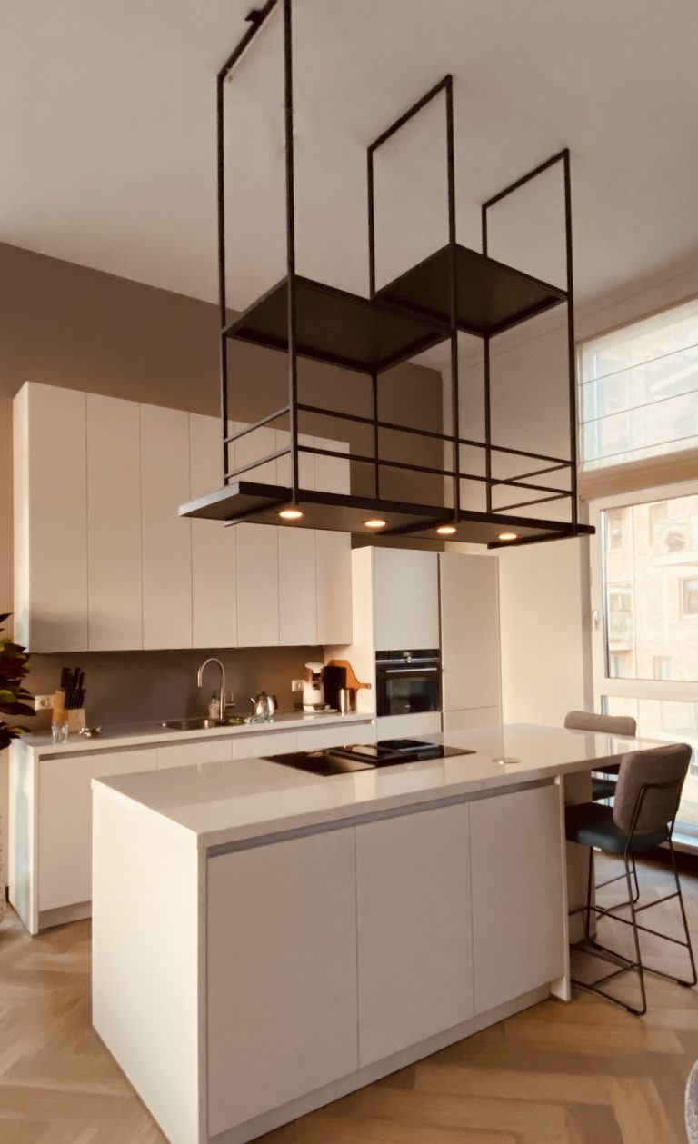 Flessenrek boven kookeiland - Model Sophie - Lichtstaal