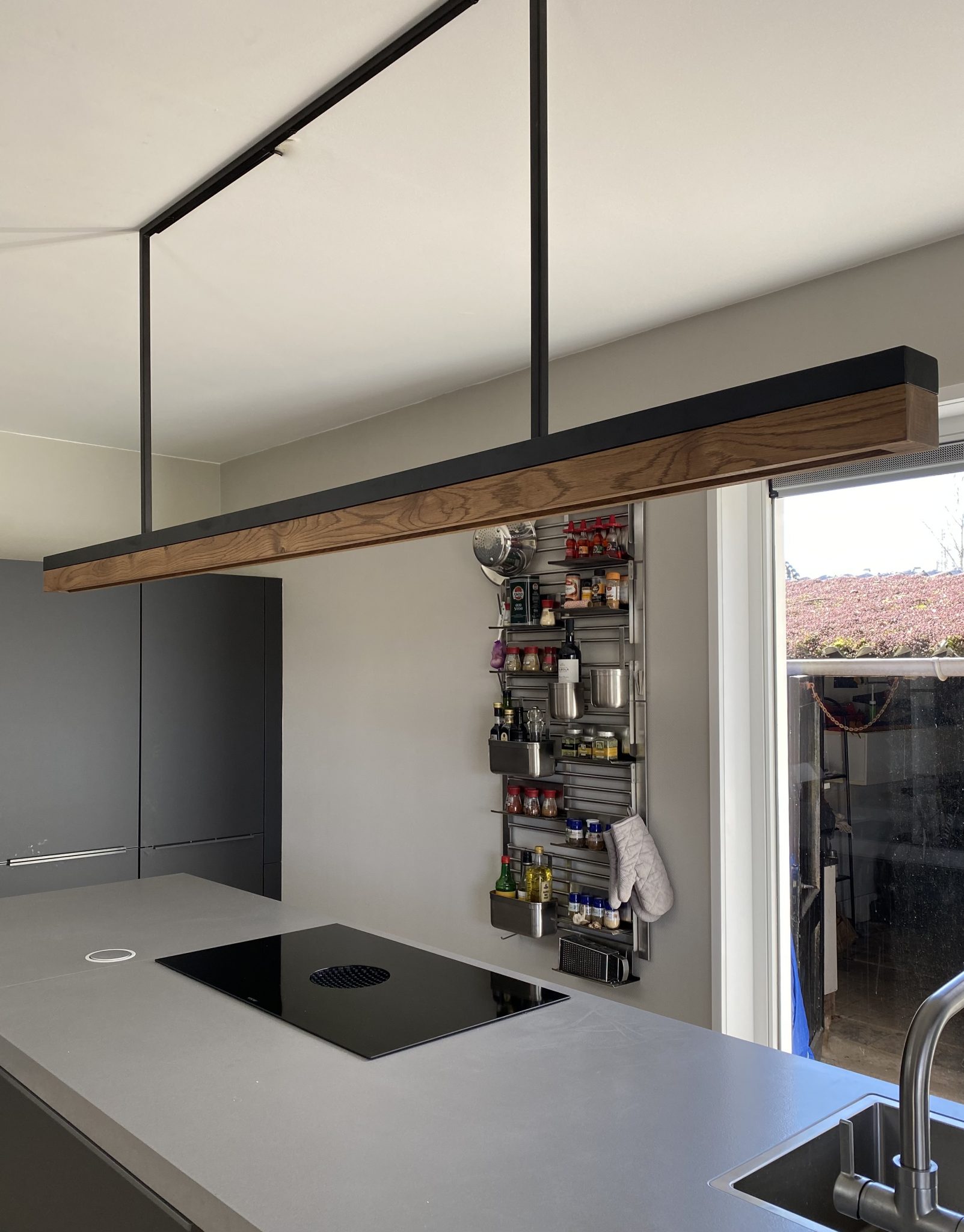 Rek boven tafel met verlichting - Model Johan - Lichtstaal