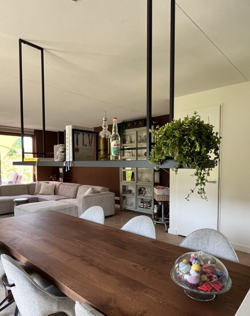 Rek boven tafel met verlichting - Model Johan - Lichtstaal