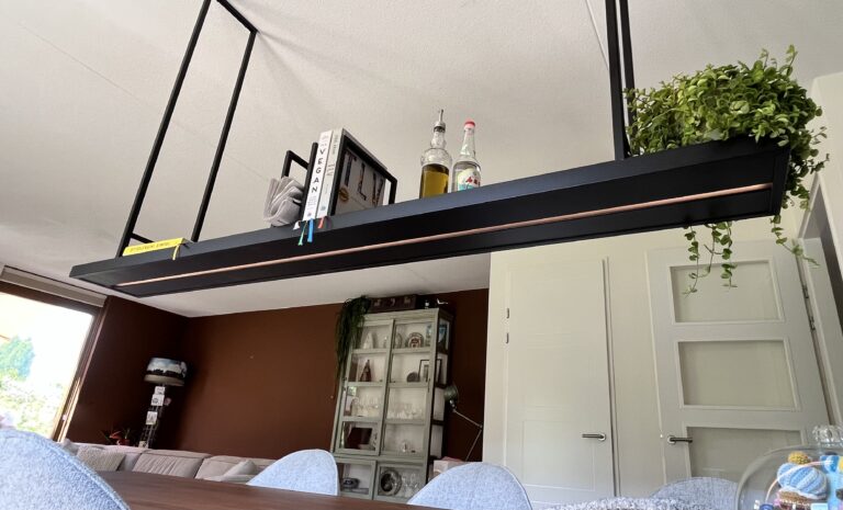 Rek boven tafel met verlichting - Model Johan - Lichtstaal